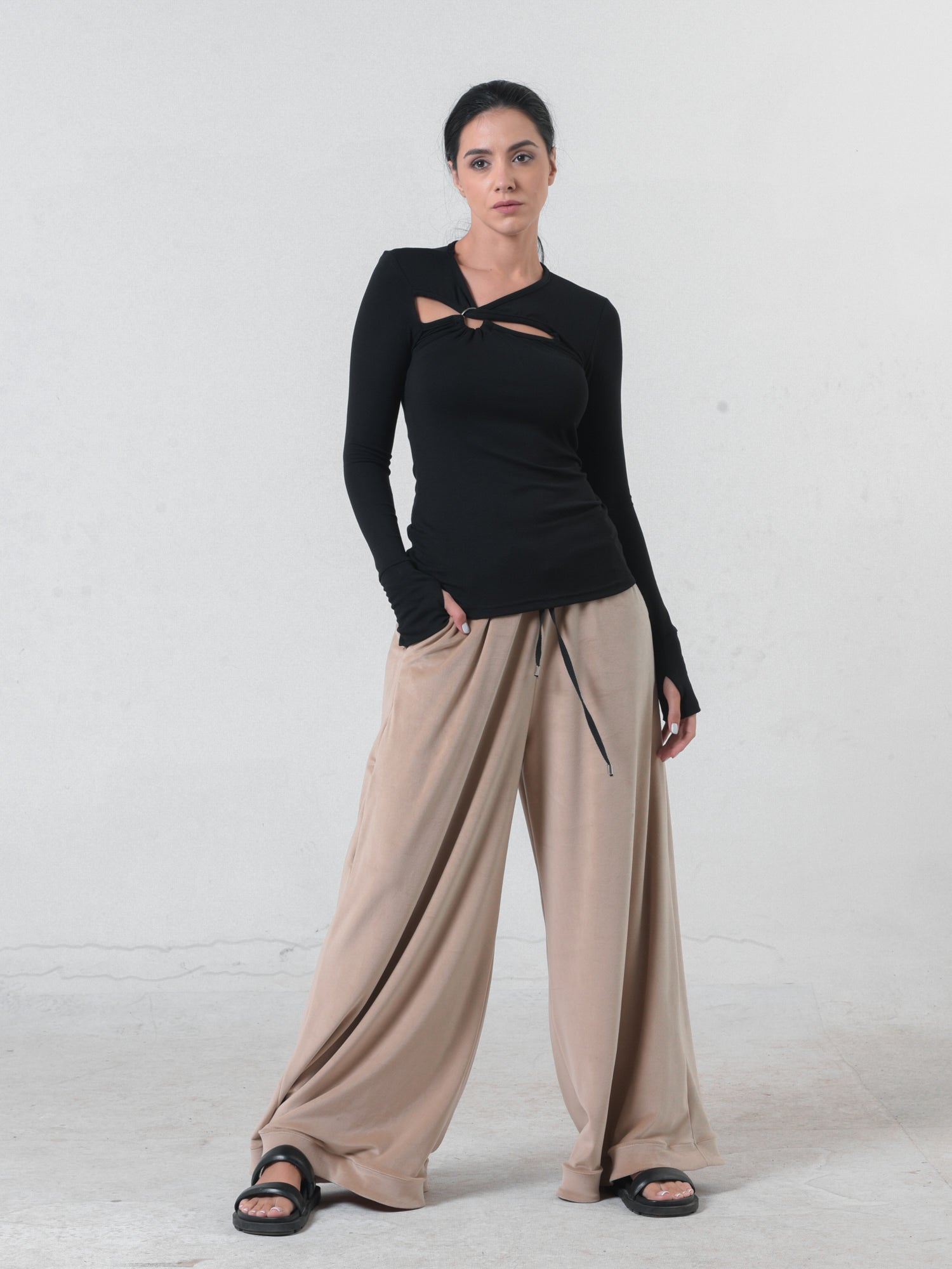 Metal Ring Detail Top – Metamorphoza