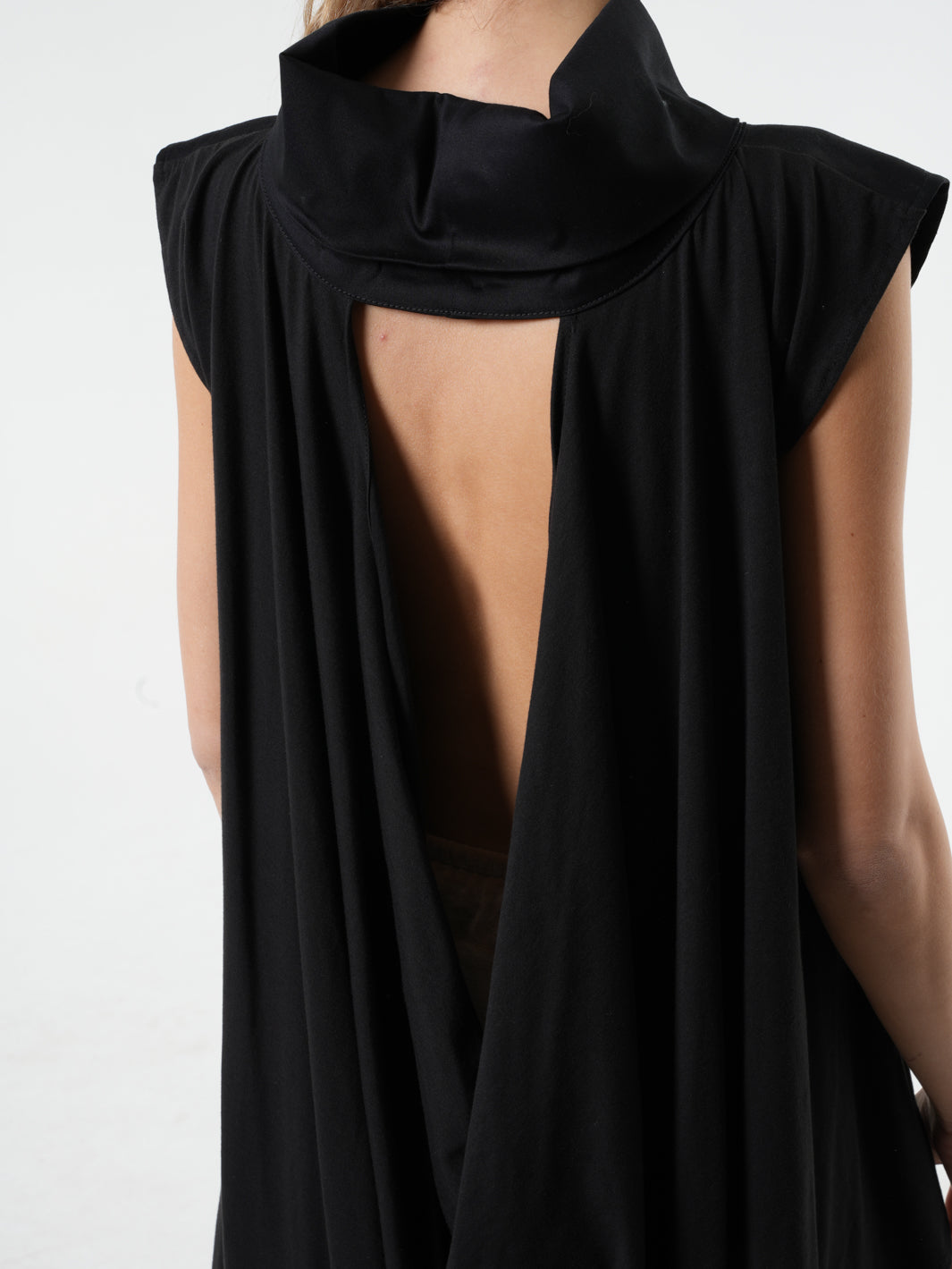 Asymmetric Tunic With Open Back In Black – Metamorphoza