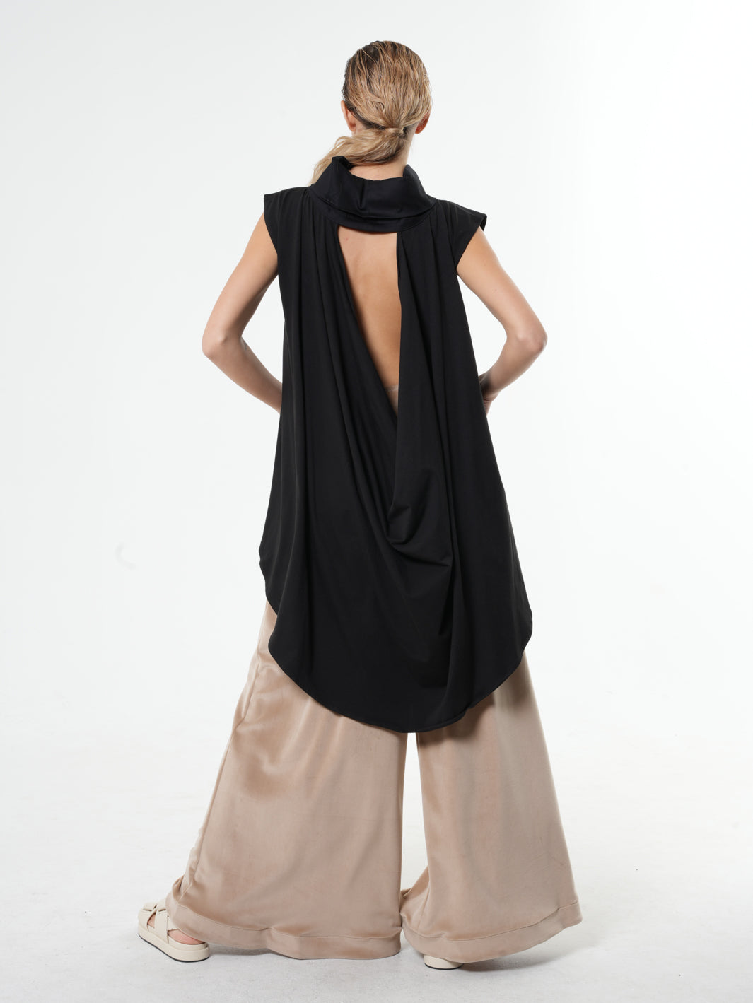 Asymmetric Tunic With Open Back In Black – Metamorphoza