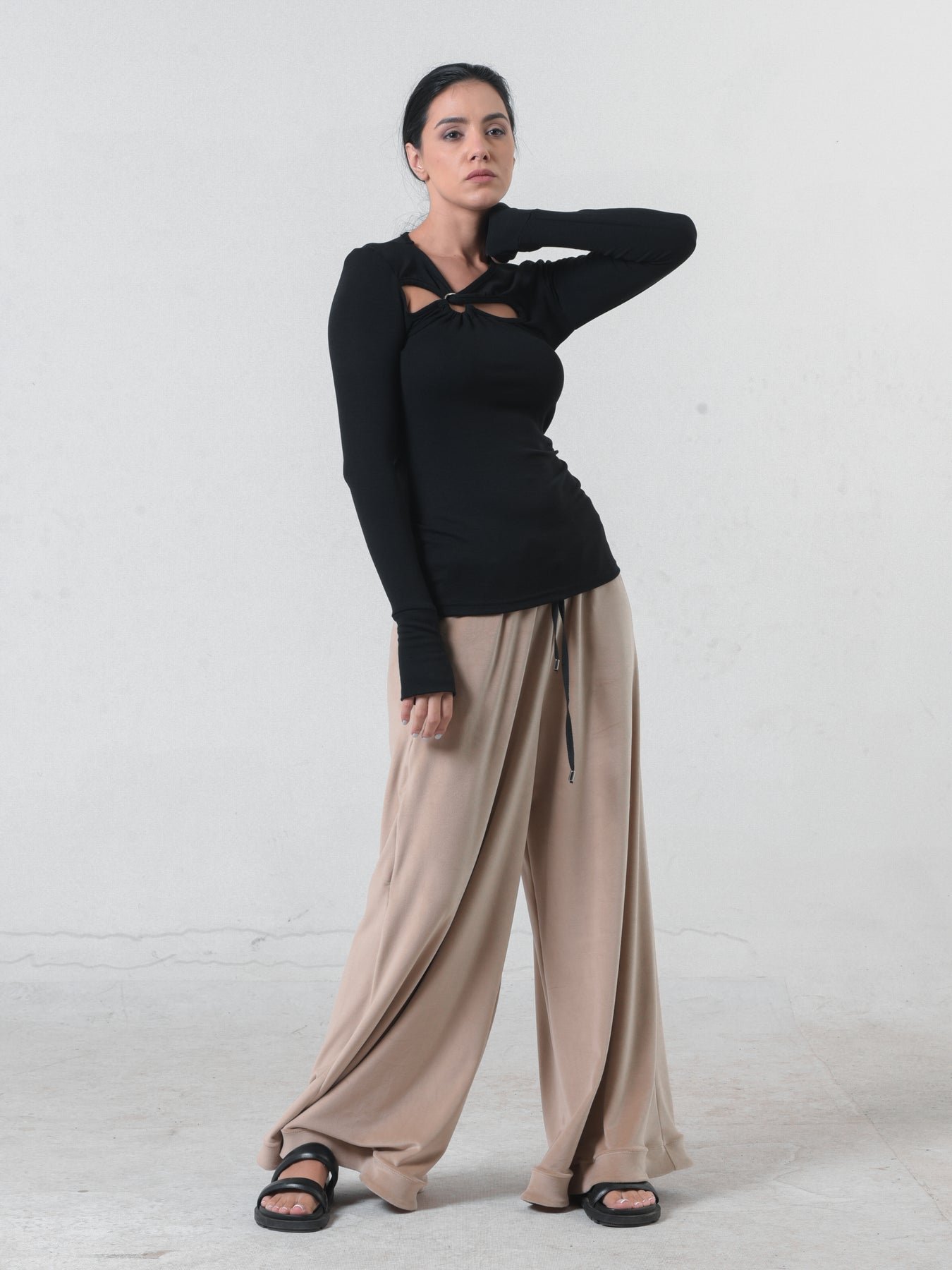 Metal Ring Detail Top – Metamorphoza