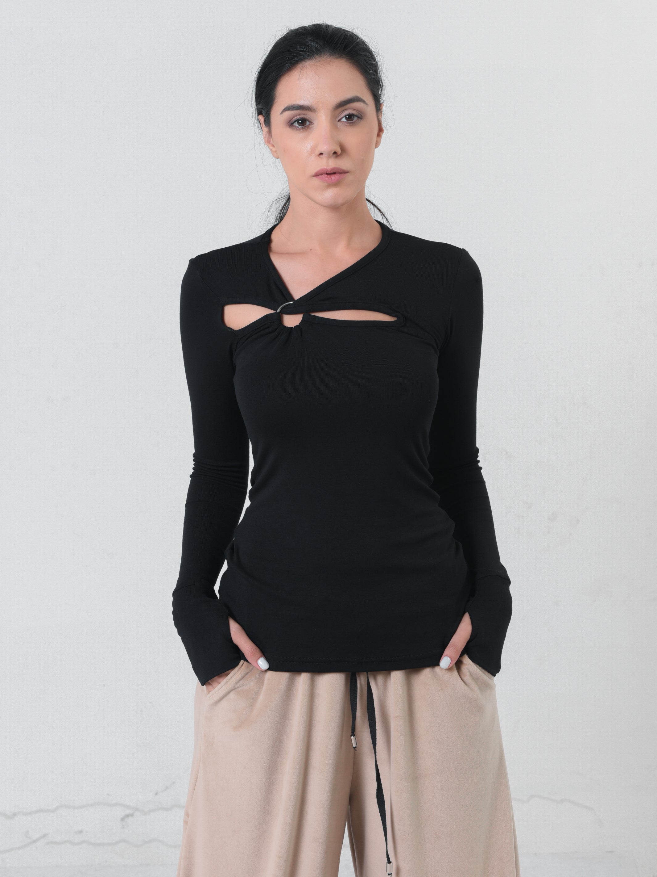 Metal Ring Detail Top – Metamorphoza